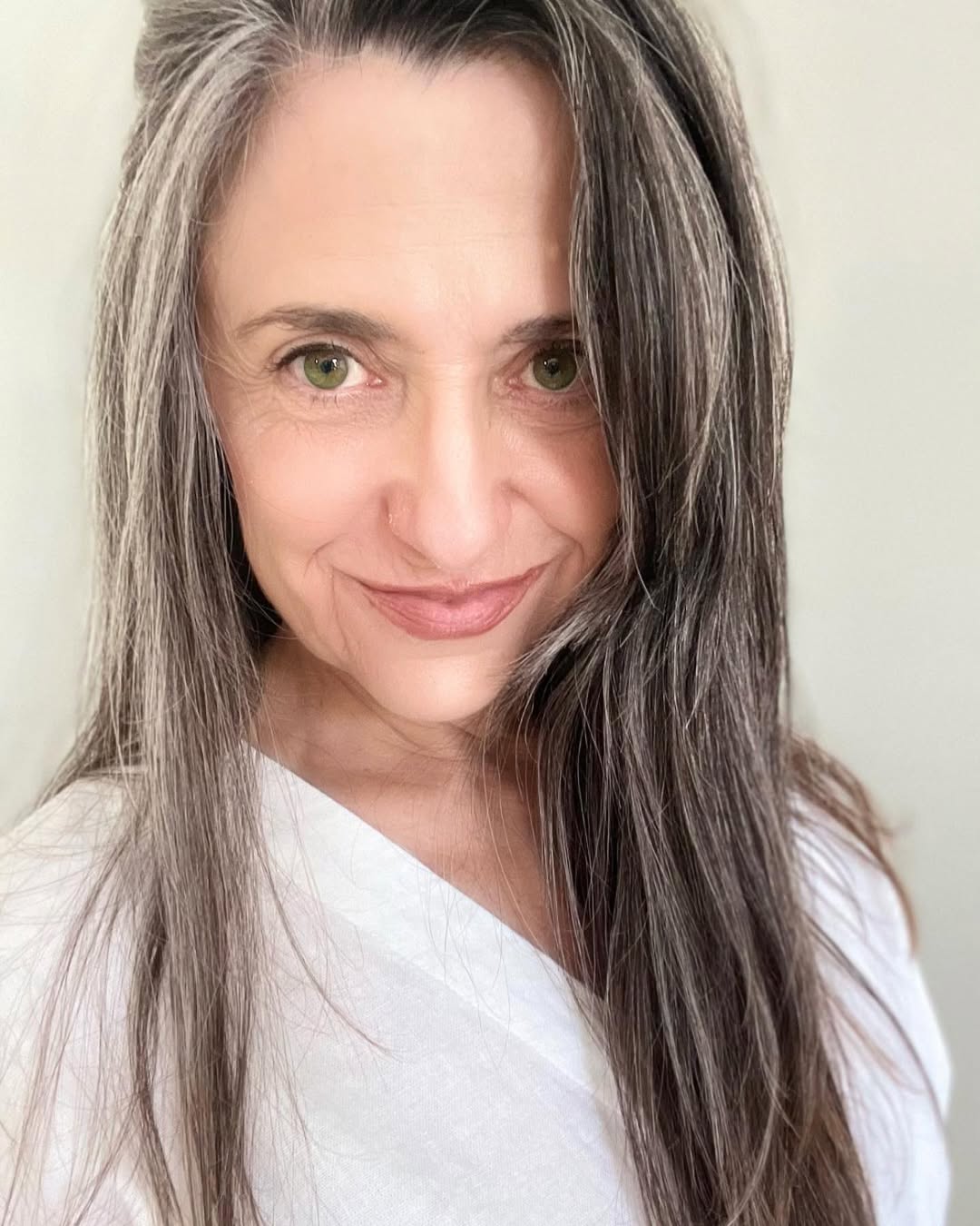 Lynn Rizzo on Risk, Reinvention, and Her Silver Hair Era – Silverist